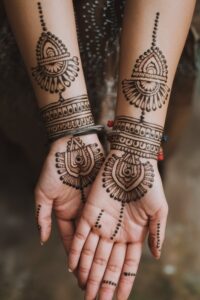 22 Stunning Hand Tattoo Design Ideas to Inspire Your Next Ink – Skin ...
