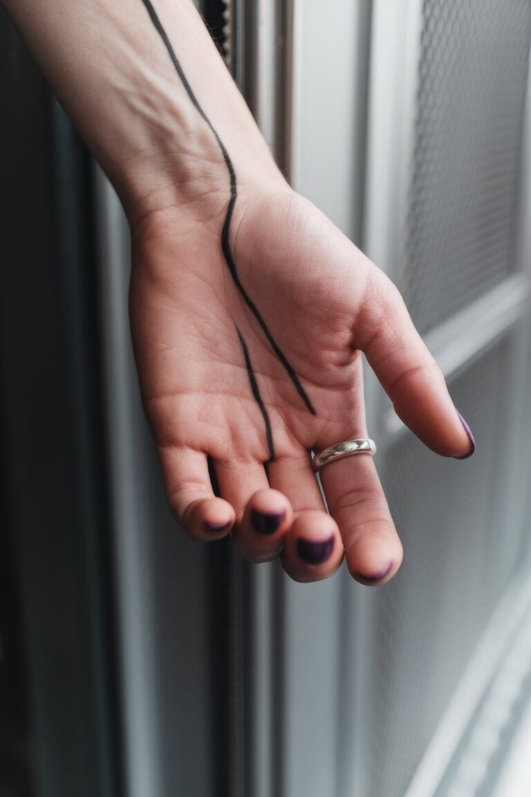 28 Unique Hand Tattoo Design Ideas for Creative Souls – Skin And Needle